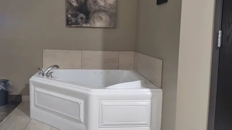 THE BEST Kansas Hotels with Jacuzzi in Room (2026 Edition)