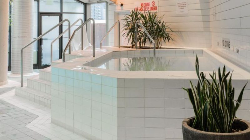 32 Romantic Hotels with Jacuzzi in room in Toronto ️ 2026