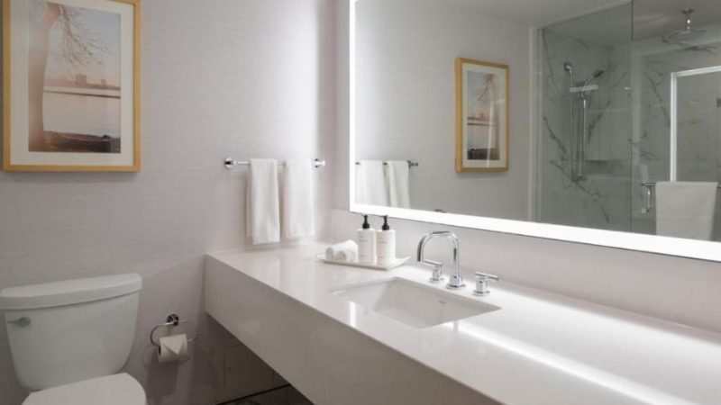 32 Romantic Hotels with Jacuzzi in room in Toronto ️ 2026