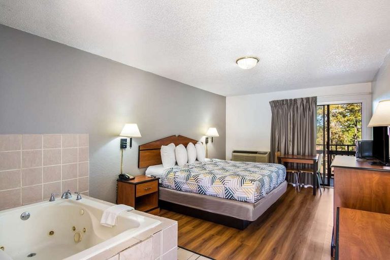 THE BEST Arkansas Hotels with Jacuzzi in Room (2026 Edition)