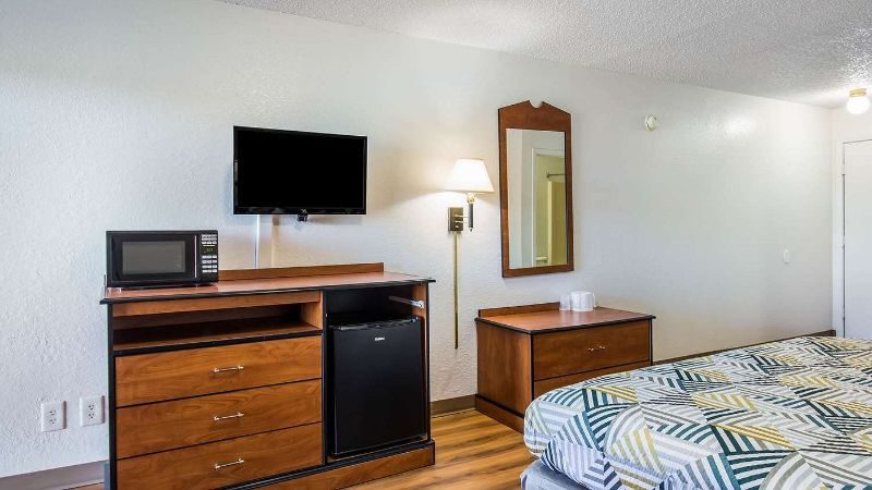 THE 17 BEST Hot Springs Hotels with Jacuzzi in Room in 2026
