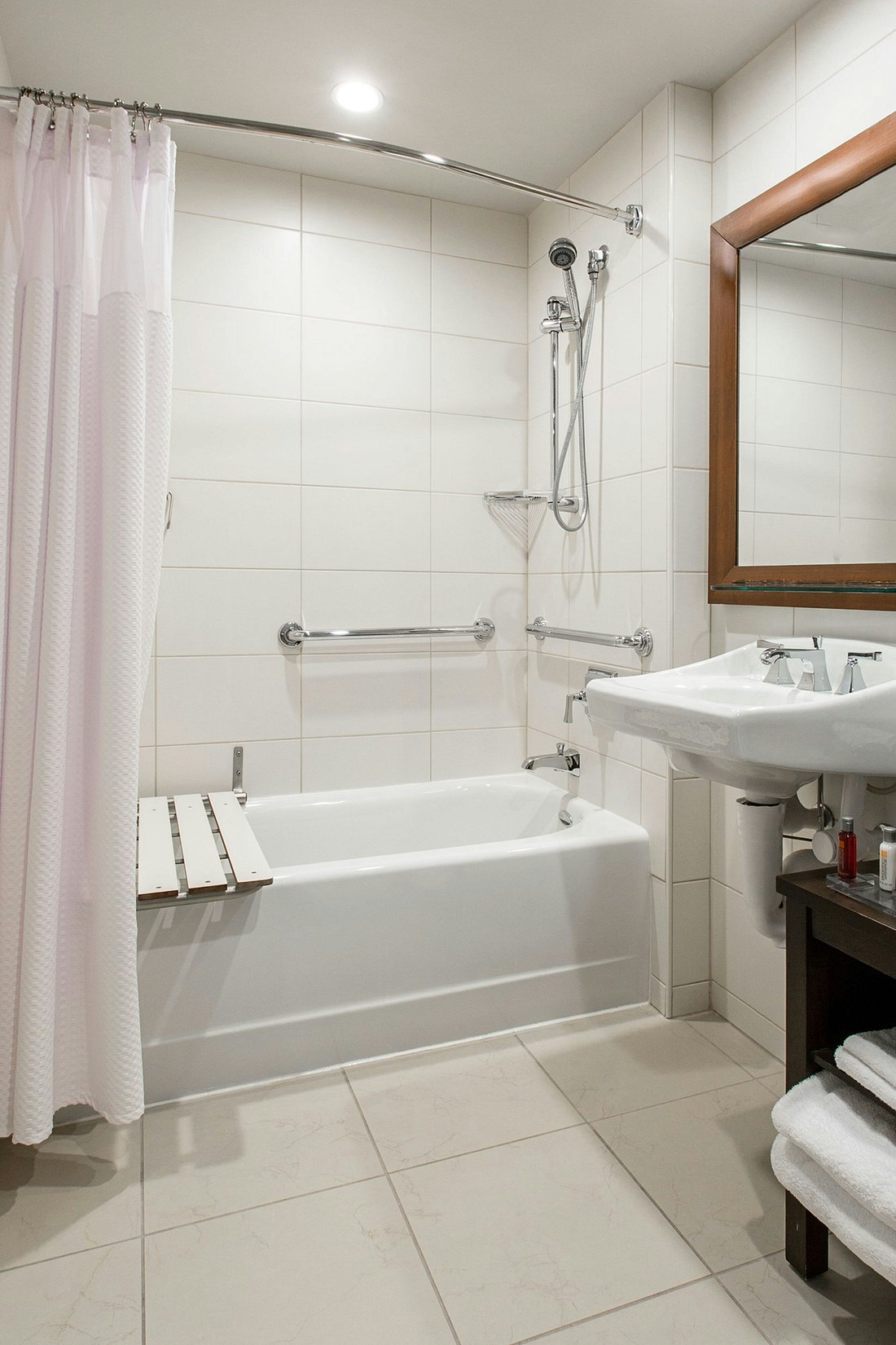 16 Romantic Rochester Hotels With Jacuzzi In Room ️ 2025