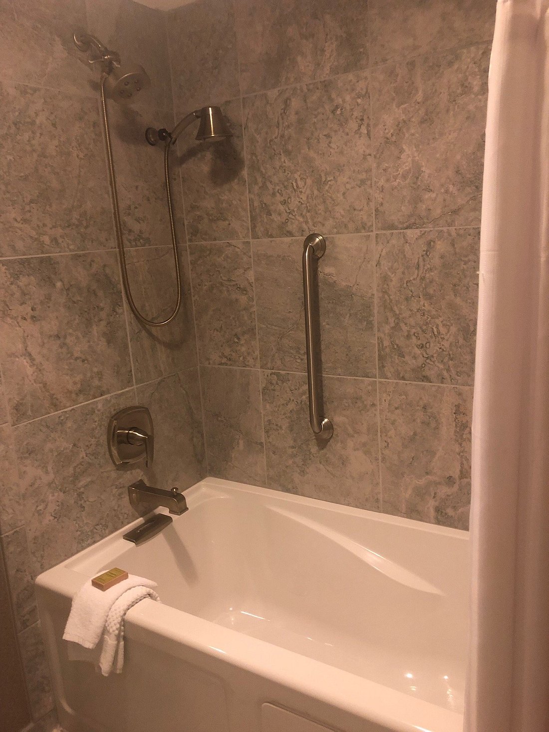 16 Romantic Rochester Hotels With Jacuzzi In Room ️ 2025