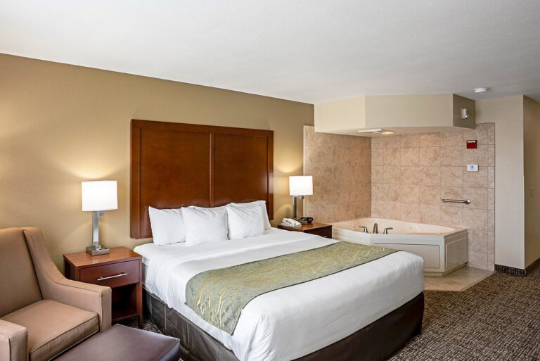 THE BEST Iowa Hotels with Jacuzzi in Room (2026 Edition)